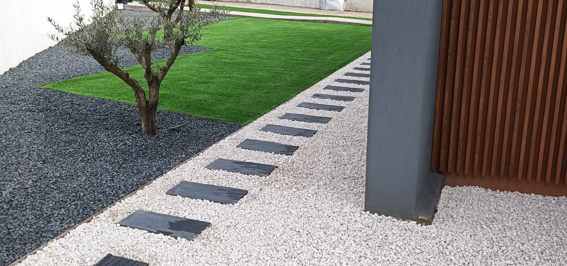 Venda e aplicação de relva artificial | homify