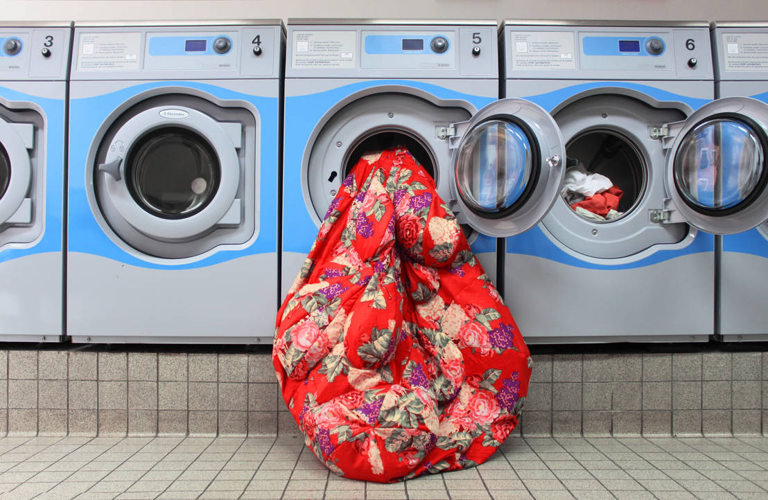 Emilie Faïf, Sculpture textile gonflable, Installation lavomatic ...