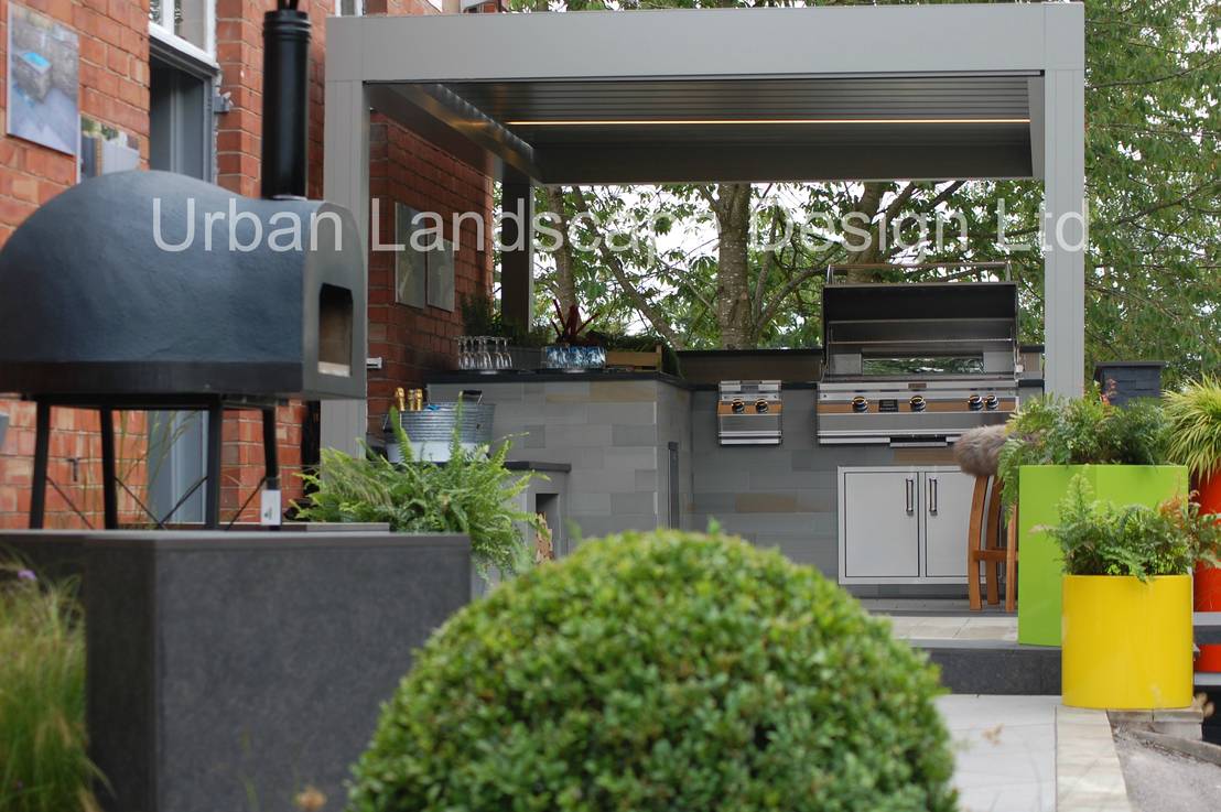 Outdoor Kitchen & RENSON® canopy | homify