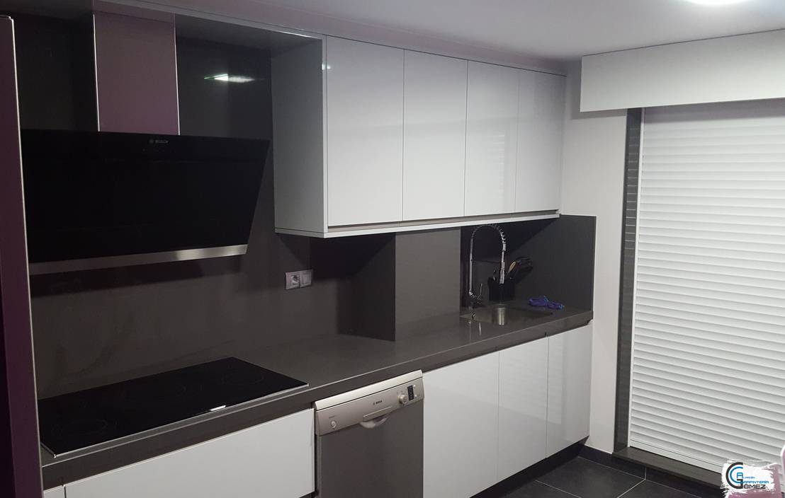 COCINA FORMICA AR+ GRIS ARIES Y VIOLETA AMARENA | homify
