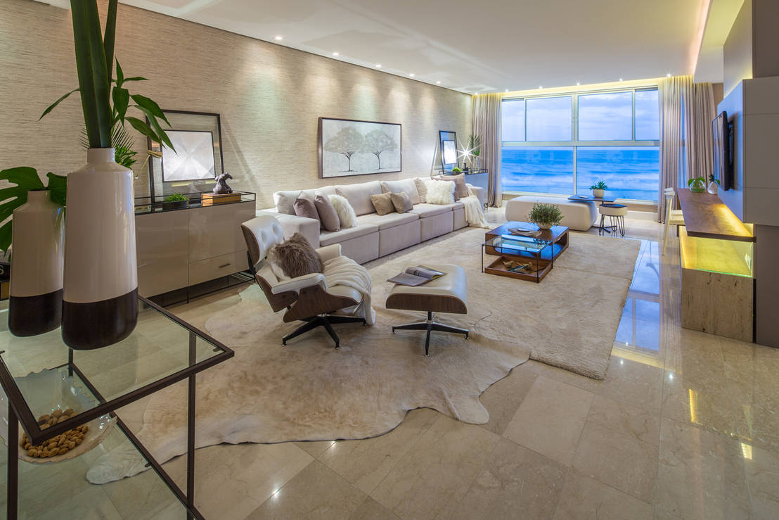 Projeto de interiores cria ambiente clean e contemporâneo na praia por PROCAVE | homify