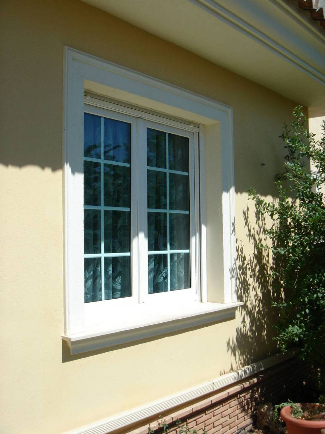 Renovación de puertas y ventanas de PVC en vivienda de Ogíjares ...