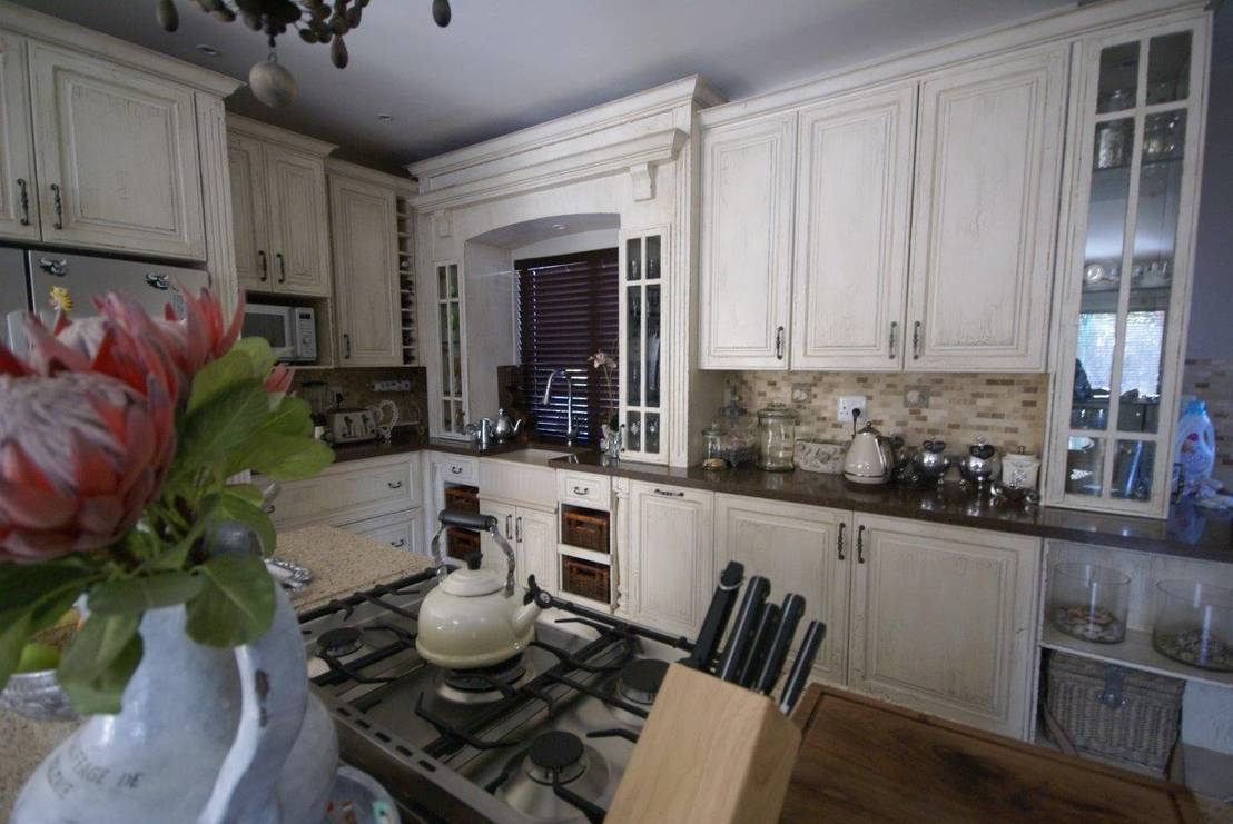 Duco Country Style Kitchen - Bringing Matt Duco alive by integrating ...