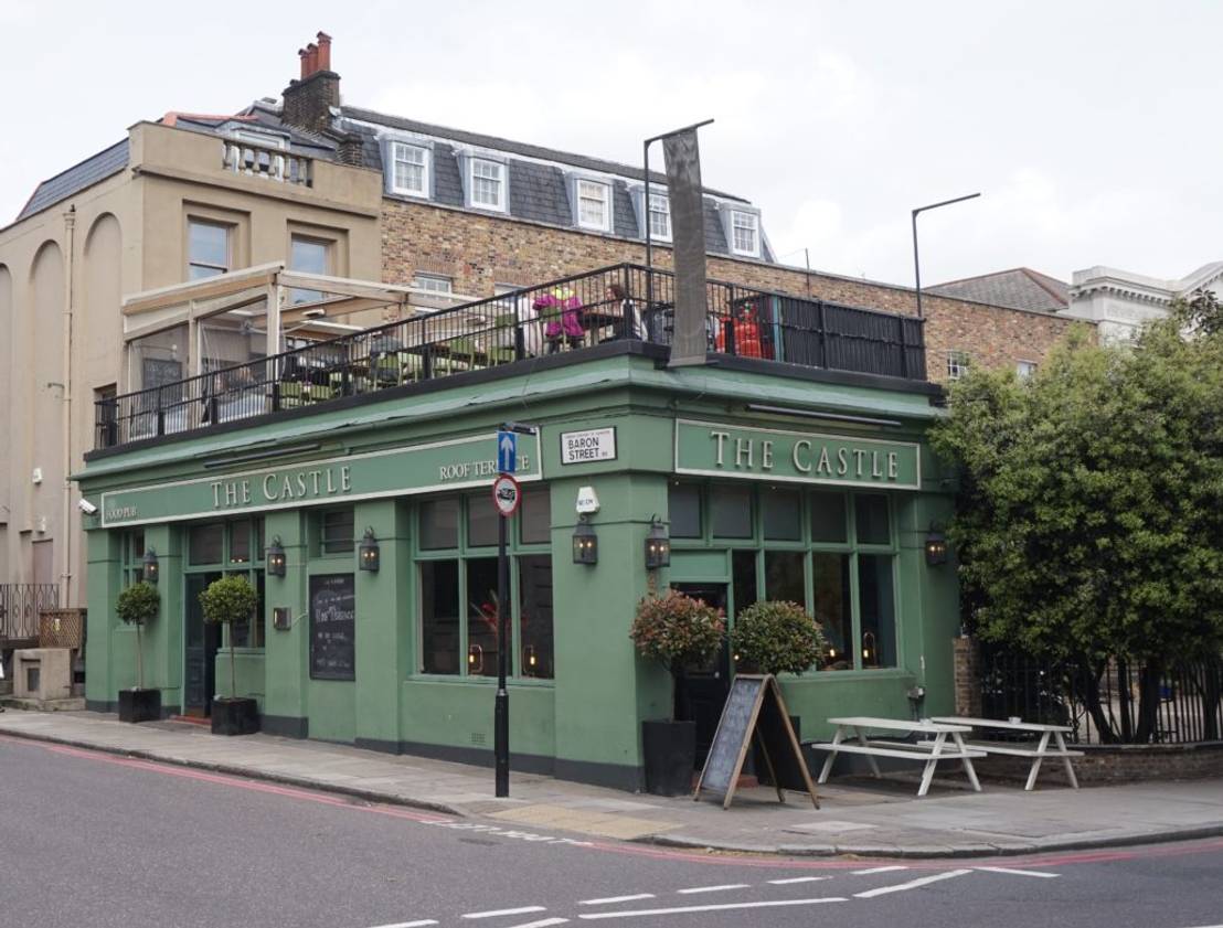 Extra Large TV Display Screens For Sports Bars, Pub Gardens ...