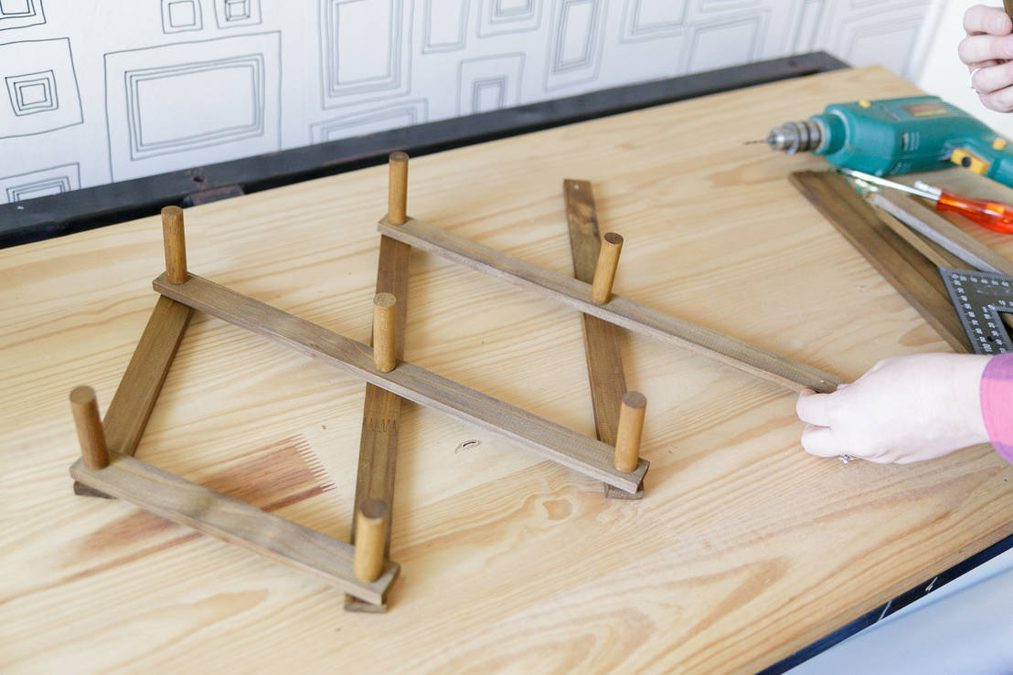 How To Make A DIY Vintage Accordion Wall Rack | homify