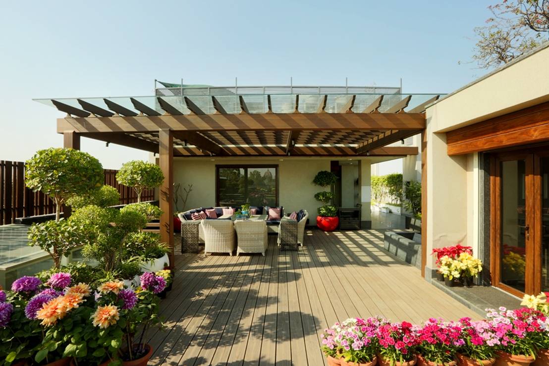 Span floors Vulcan Wooden Pergola, deck and fencing on a roof terrace | homify