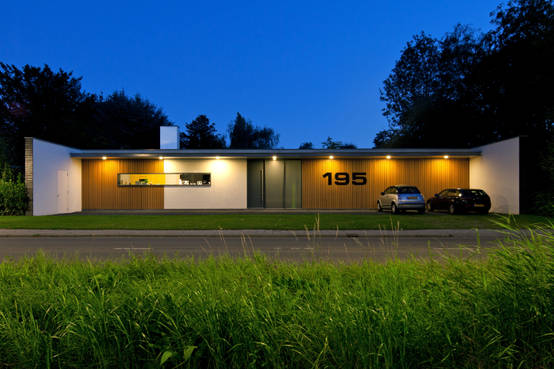 You're longing to visit this cool linear home | homify