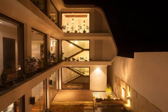 Elegant design ideas for an opulent multi-storey home in Mumbai | homify