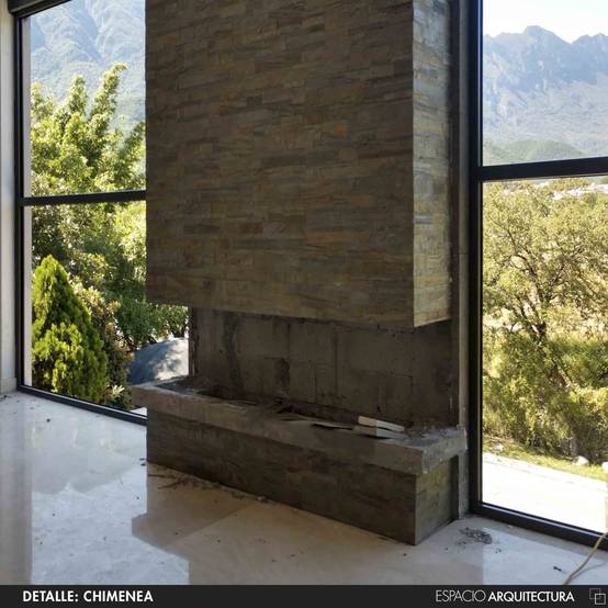Detalle de chimenea con recubrimiento de piedra en Monterrey | homify