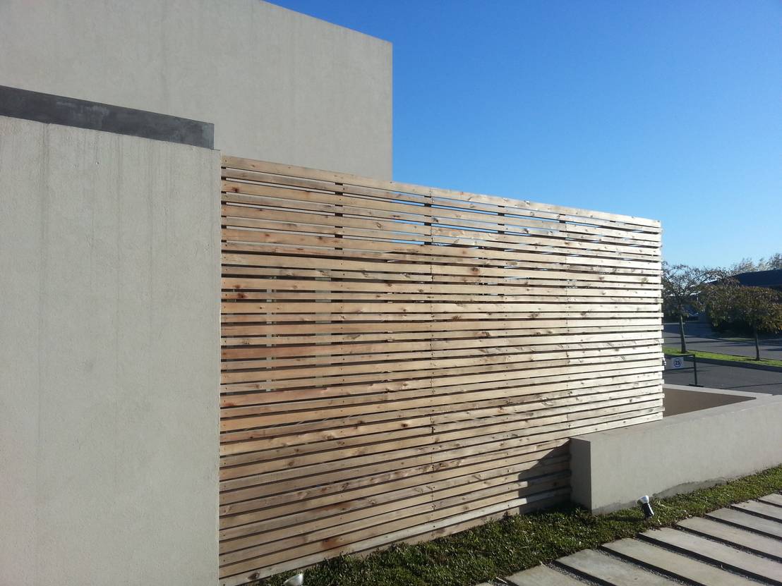 25 types of fences and walls to make your house more stylish