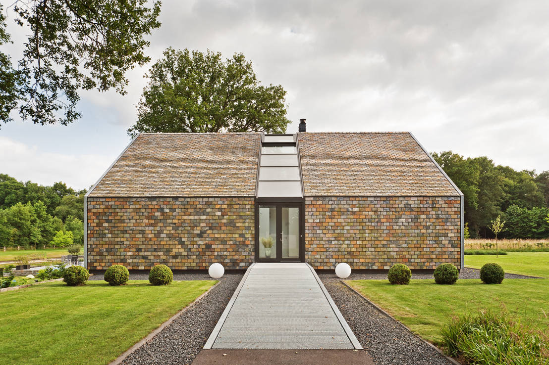 An unusual twist: the windowless house