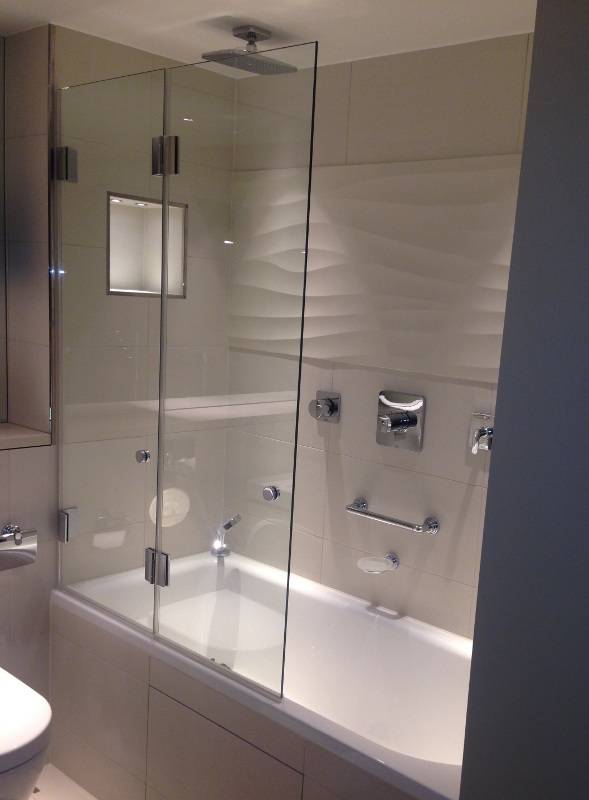 Frameless folding glass bathscreen | homify