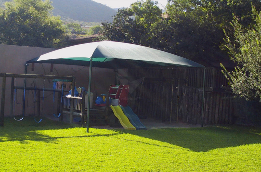 Domo 4 postes jardines modernos de velarium shadeports moderno | homify