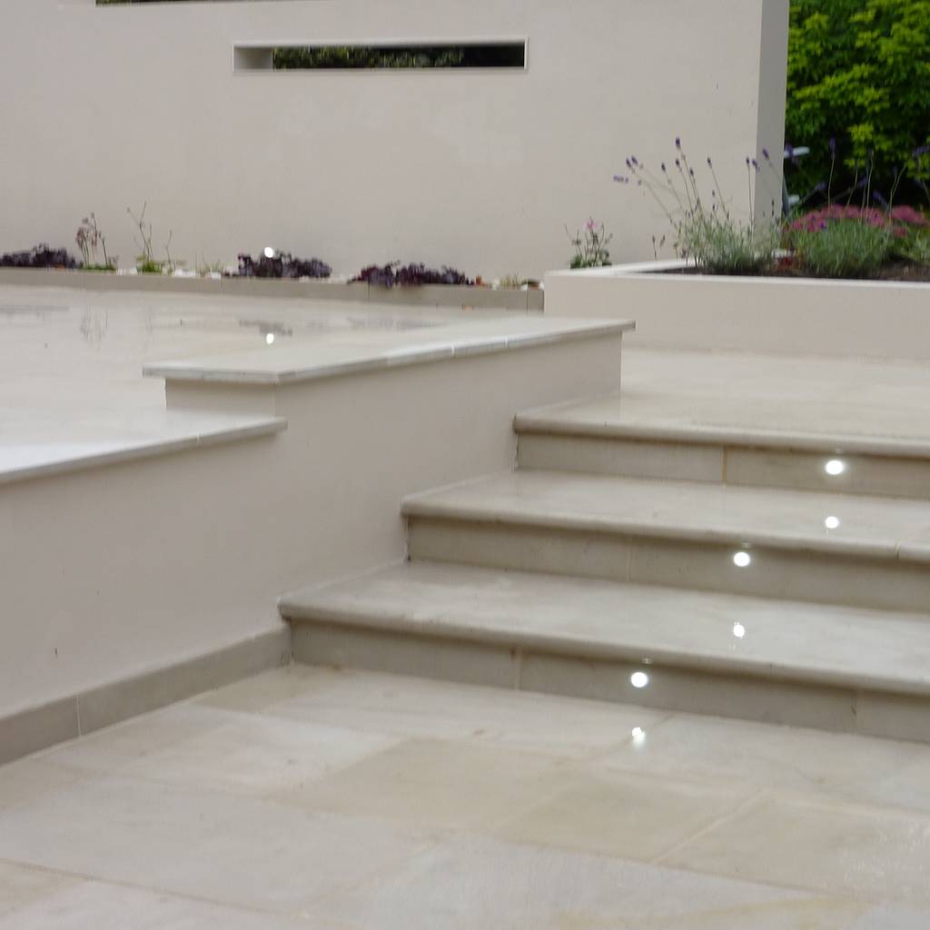 Step with inset lights | homify