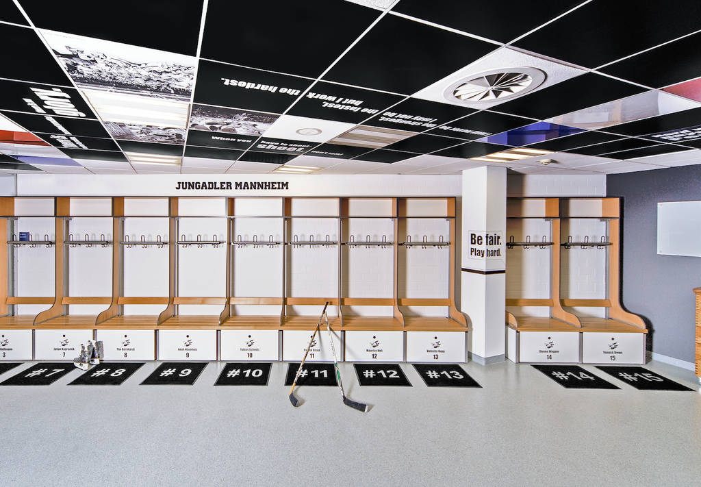 Eishockey kabine jungadler mannheim - mannheim - deutschland fifty ...