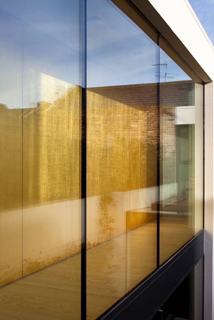 Gold gilded wall panelling | homify