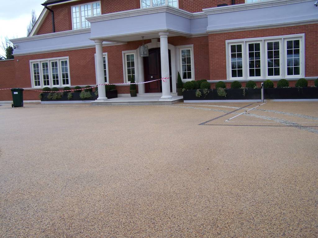 Domestic driveways installation of resin bound paving, permeable paving ...