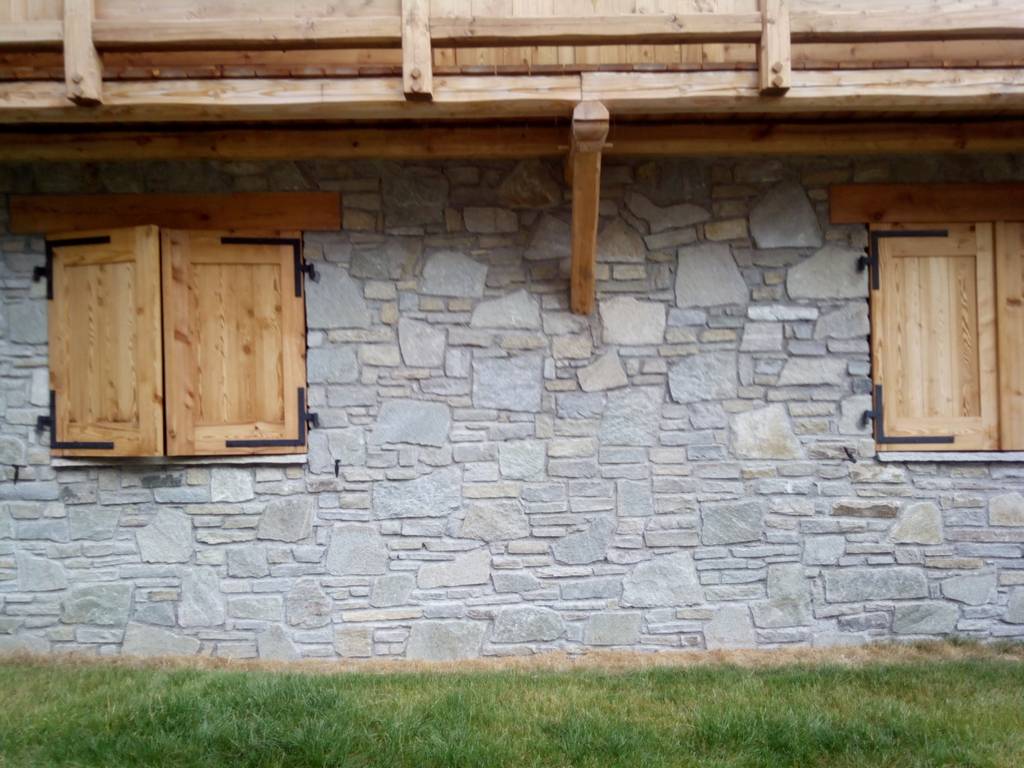 Mauern/ mauerverkleidungen luserna stone case in stile rustico | homify