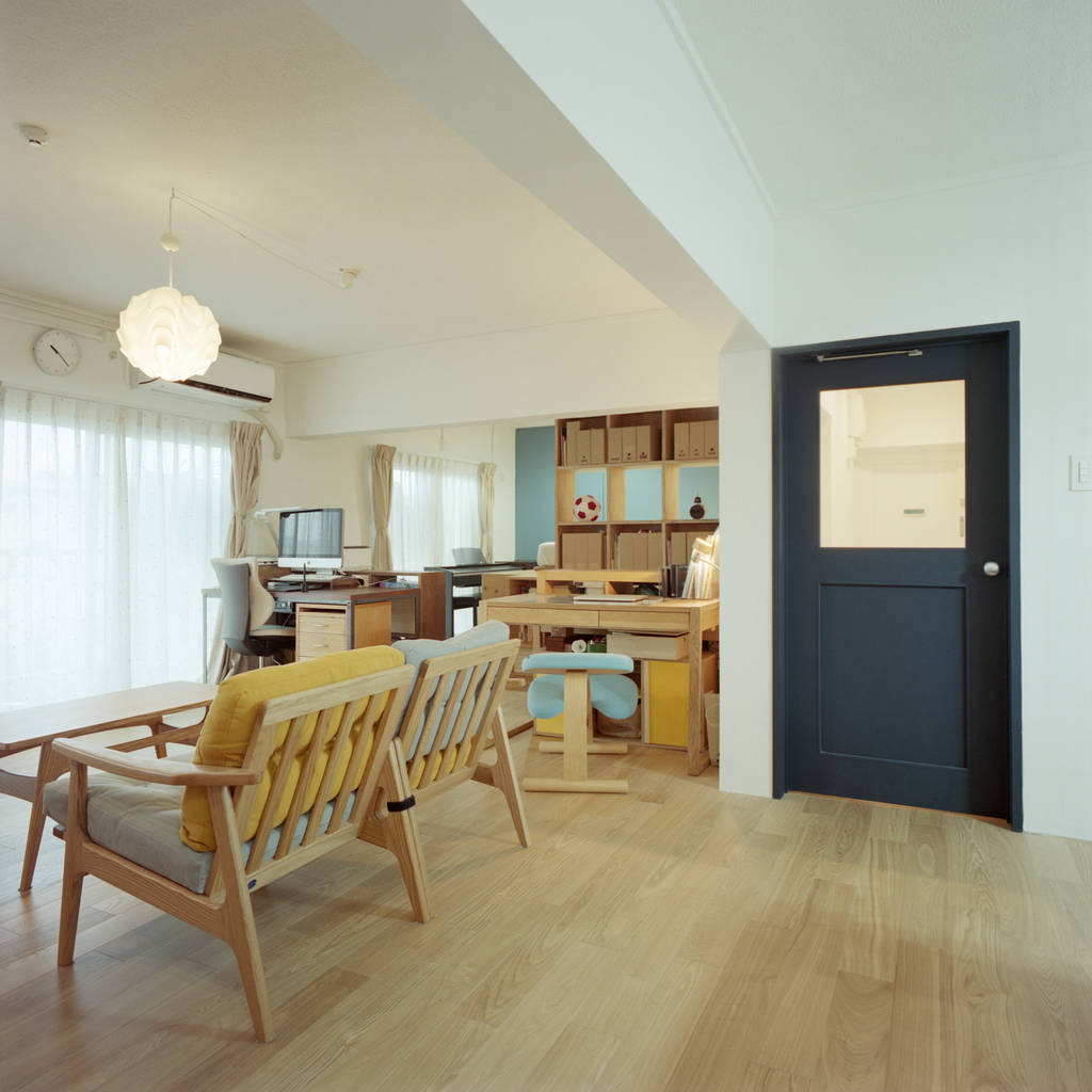 The house which grows up with kids aidaho inc. オリジナルデザインの リビング | homify