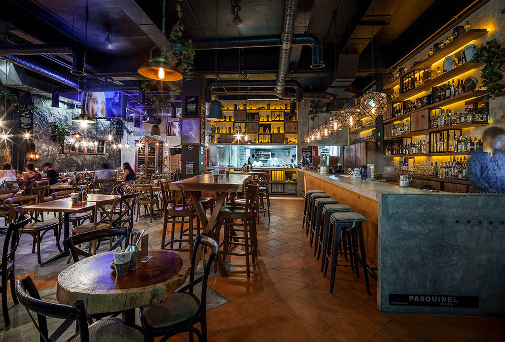 Cantina la federal puerto vallarta bares y clubs de estilo rústico de ...