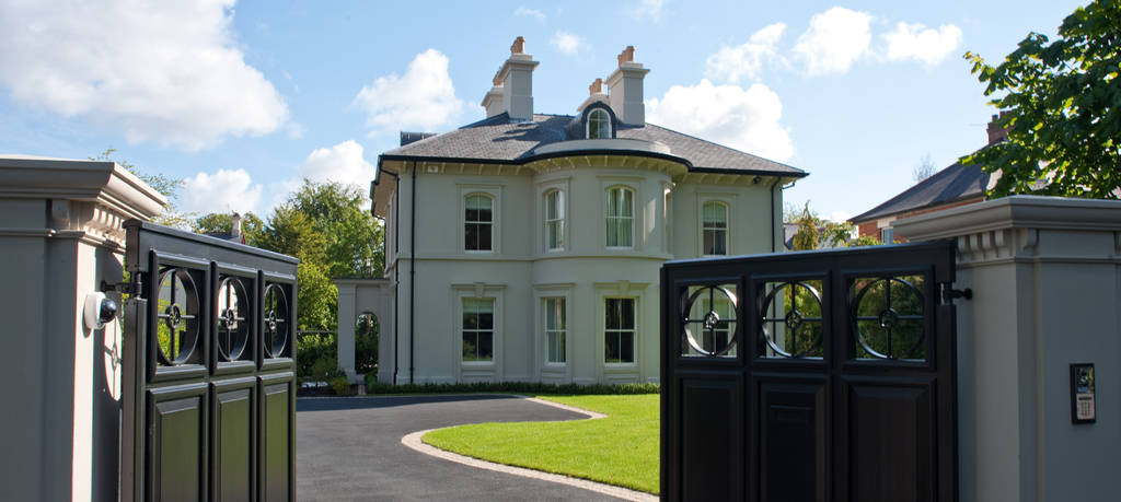Luxury style suburban mansion | homify
