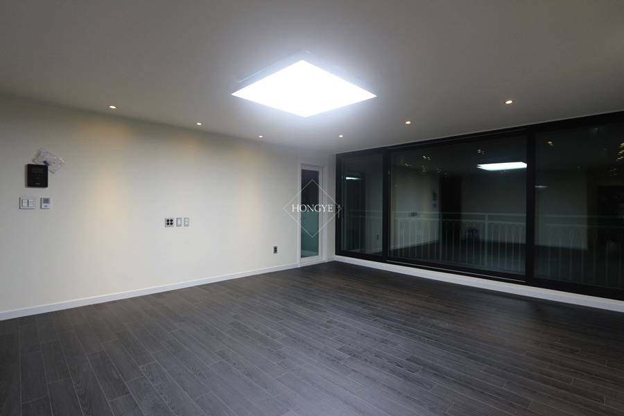 블랙&화이트의 모던한 39py 아파트인테리어, 홍예디자인 | 호미파이 & homify