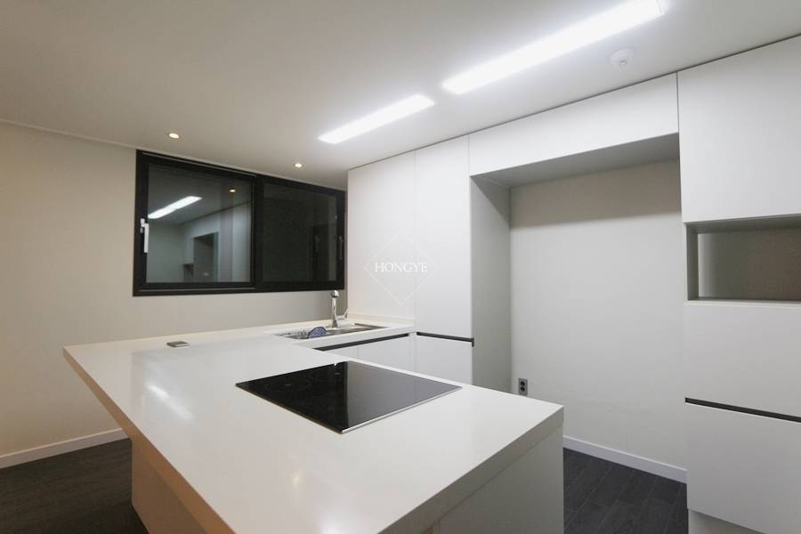 블랙&화이트의 모던한 39py 아파트인테리어, 홍예디자인 | 호미파이 & homify