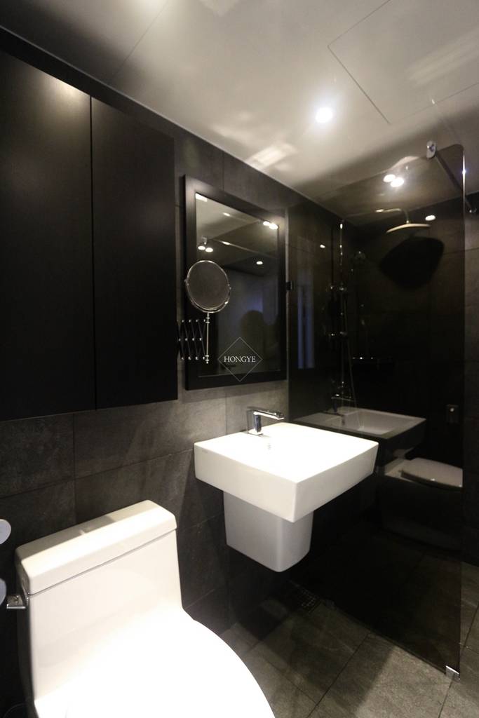 블랙&화이트의 모던한 39py 아파트인테리어, 홍예디자인 | 호미파이 & homify