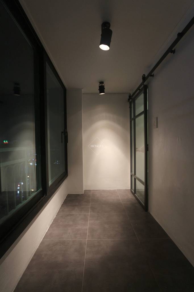 블랙&화이트의 모던한 39py 아파트인테리어, 홍예디자인 | 호미파이 & homify