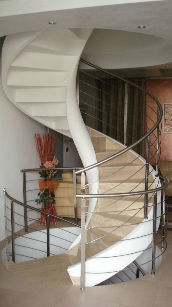 Scale elicoidali in cemento armato: azienda specializzata nella ...