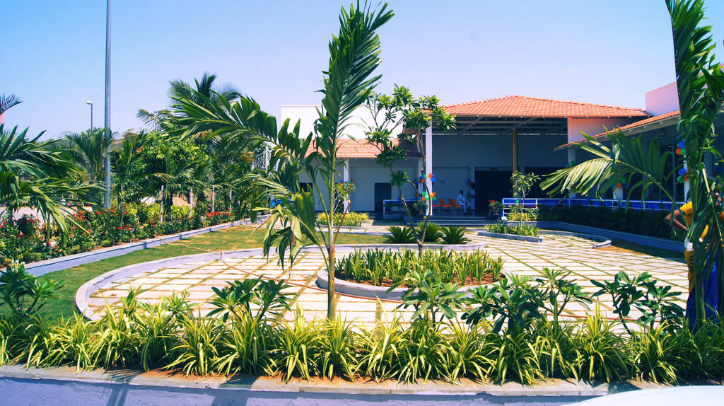 Highway landscaped food court, iammies landscapes | homify