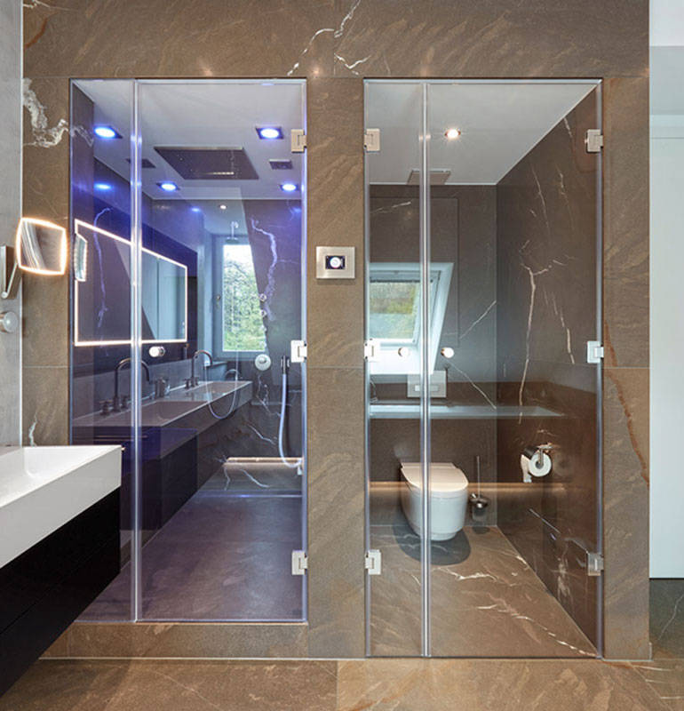 Masterbad aus pietra piasentina kalkstein | homify