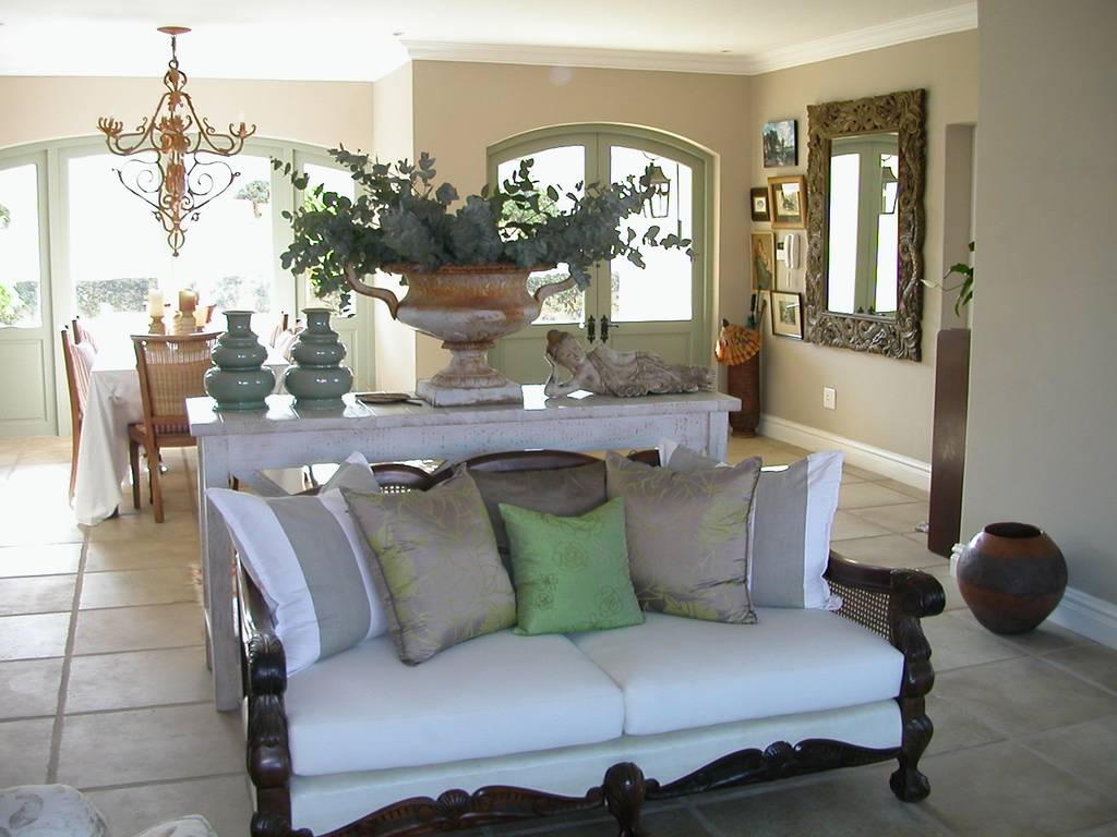 Lounge and entry foyer | homify