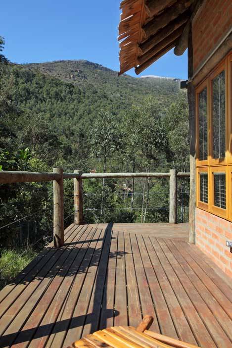 Chalé trivelato, atibaia-sp varandas, alpendres e terraços rústicos por ...