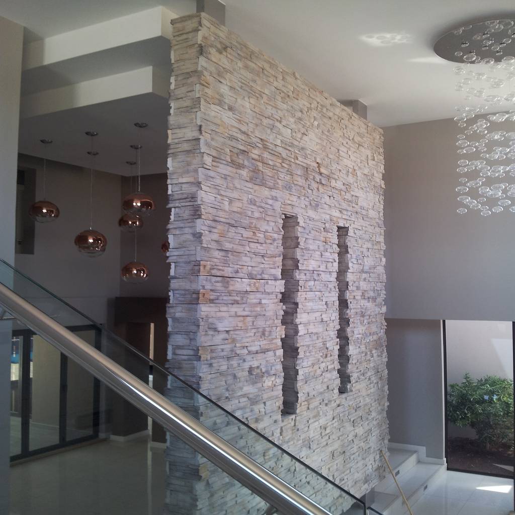 Modern corridor, hallway & stairs photos: modern lights | homify