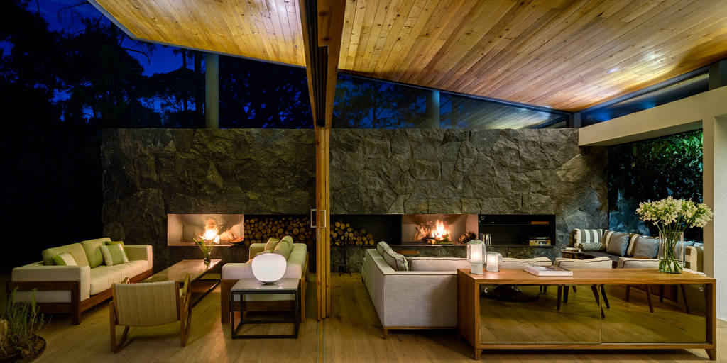 Sala y terraza – casa 5 salones rurales de weber arquitectos rural | homify