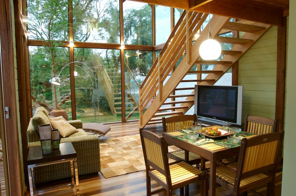 Chalé de praia salas multimídia tropicais por juliana lahóz arquitetura ...