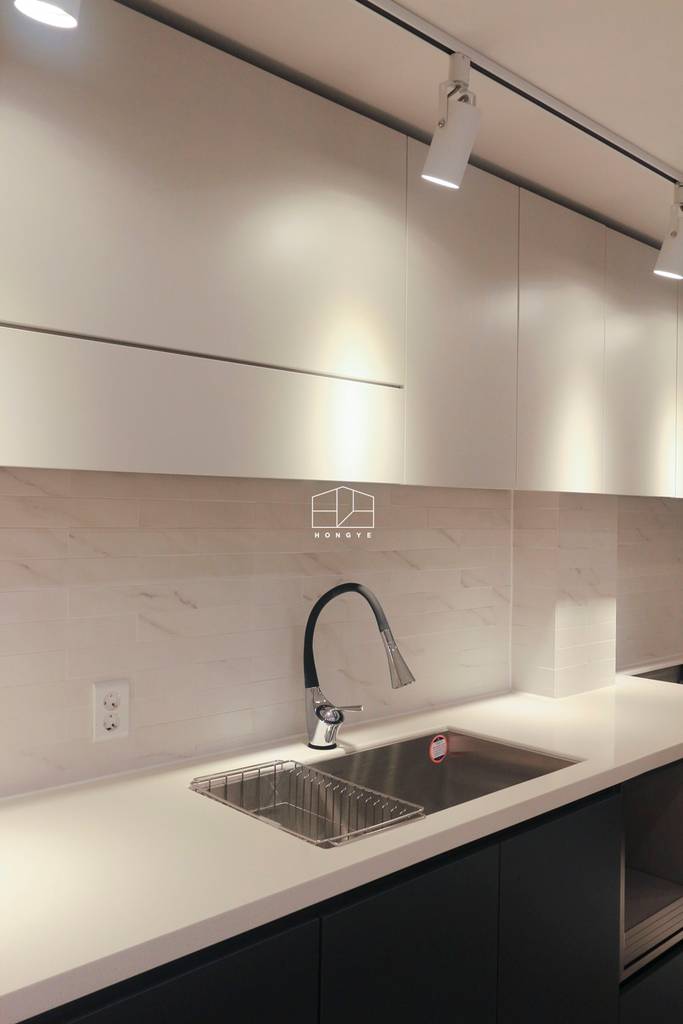 심플하면서도 따뜻한 느낌의 아파트 인테리어_25py, 홍예디자인 | 호미파이 & homify