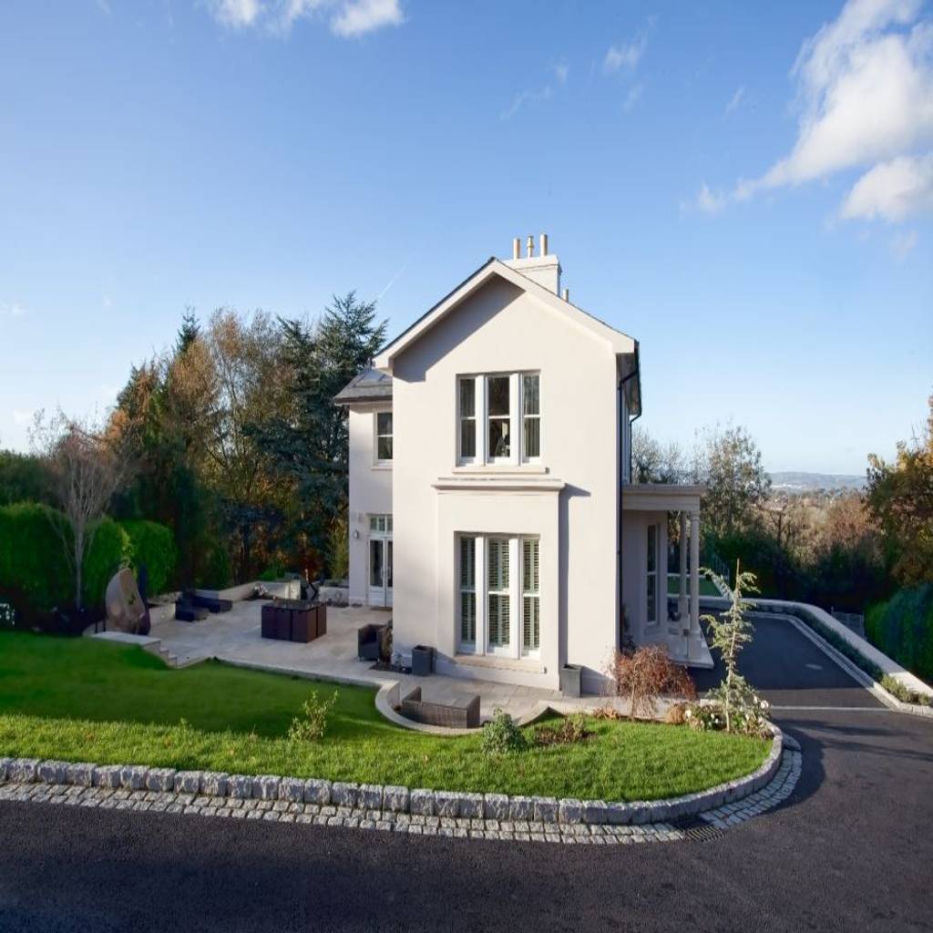 Making the most of a challenging, sloping site to create an elegant yet ...