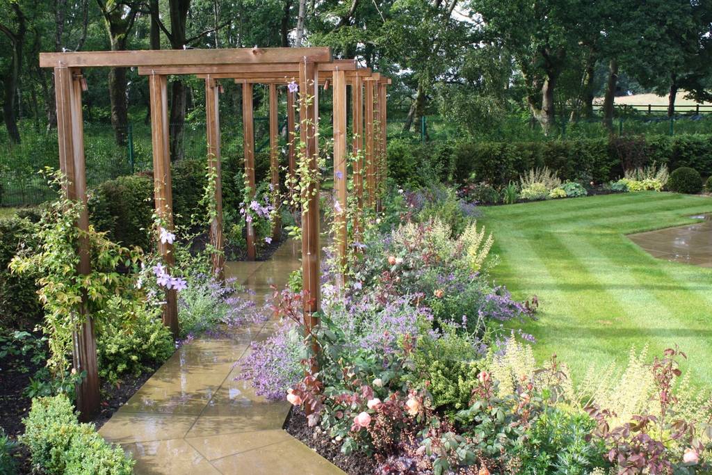 Wooden square arches | homify