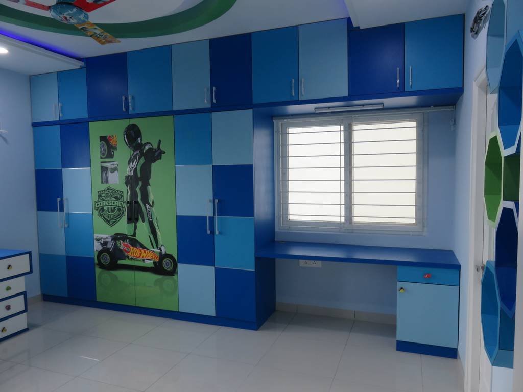 Wardrobe & study table | homify