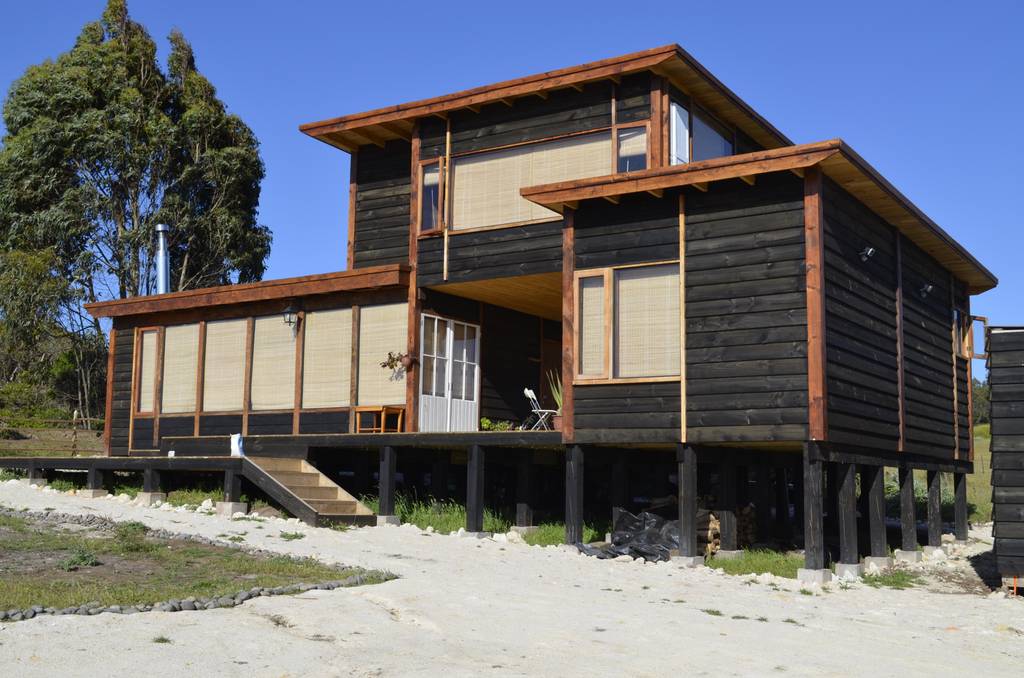 Casa af blac arquitectos casas de estilo rústico madera acabado en ...