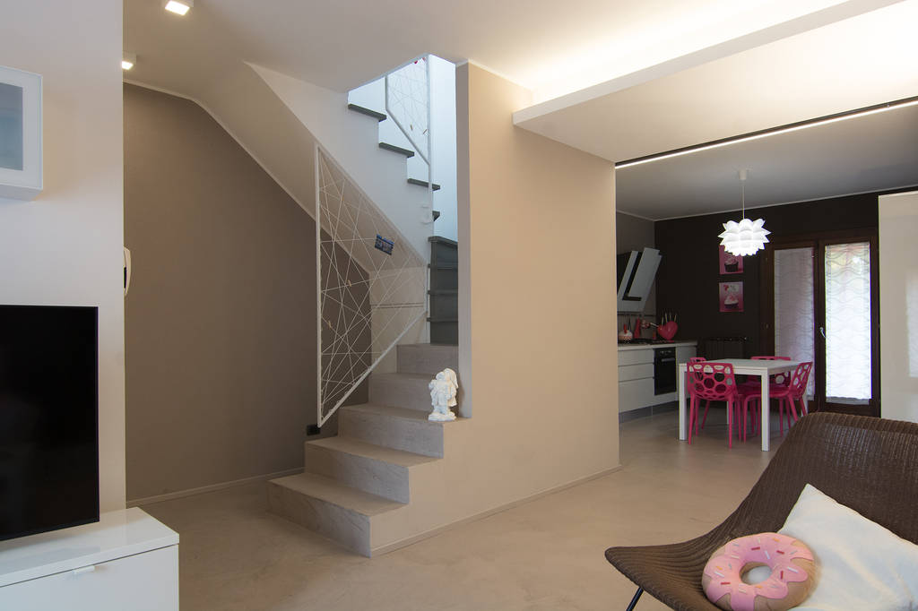 La scala in resina con parapetto in ferro e corda rachele biancalani ...