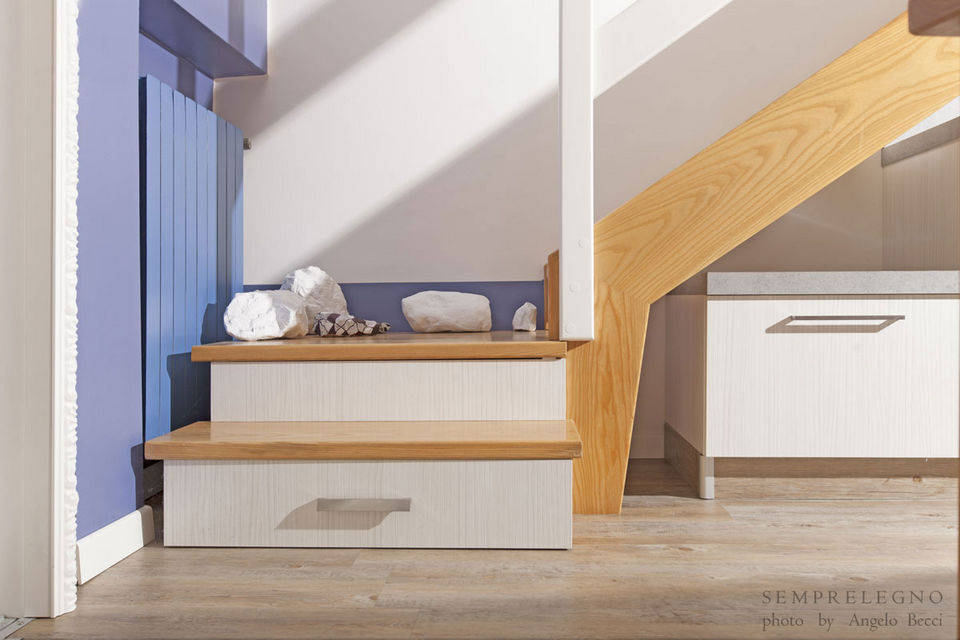 Scala su misura con sistema contenitore – cassetti salvaspazio | homify