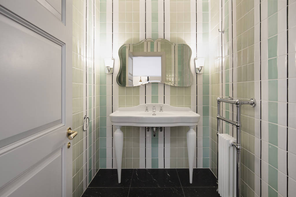 Serenade console | fairy mirror | homify