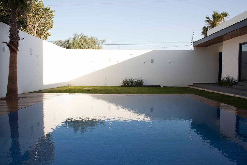 Alberca infinita toyka arquitectura albercas modernas madera acabado en ...