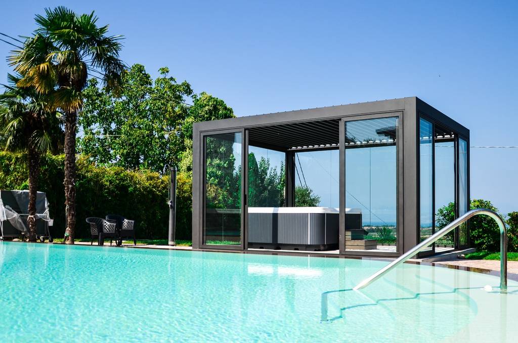 Come portare una spa con veranda in giardino . | homify