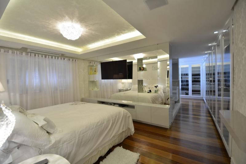 Suíte casal integrado com closet e banho | homify