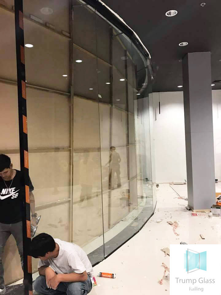 Trump glass ราวกันตกกระจก ระเบียงกระจก ราวบันไดกระจก | homify