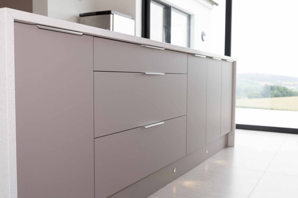 Modern basalt doors with streamlined handles create a german look | homify